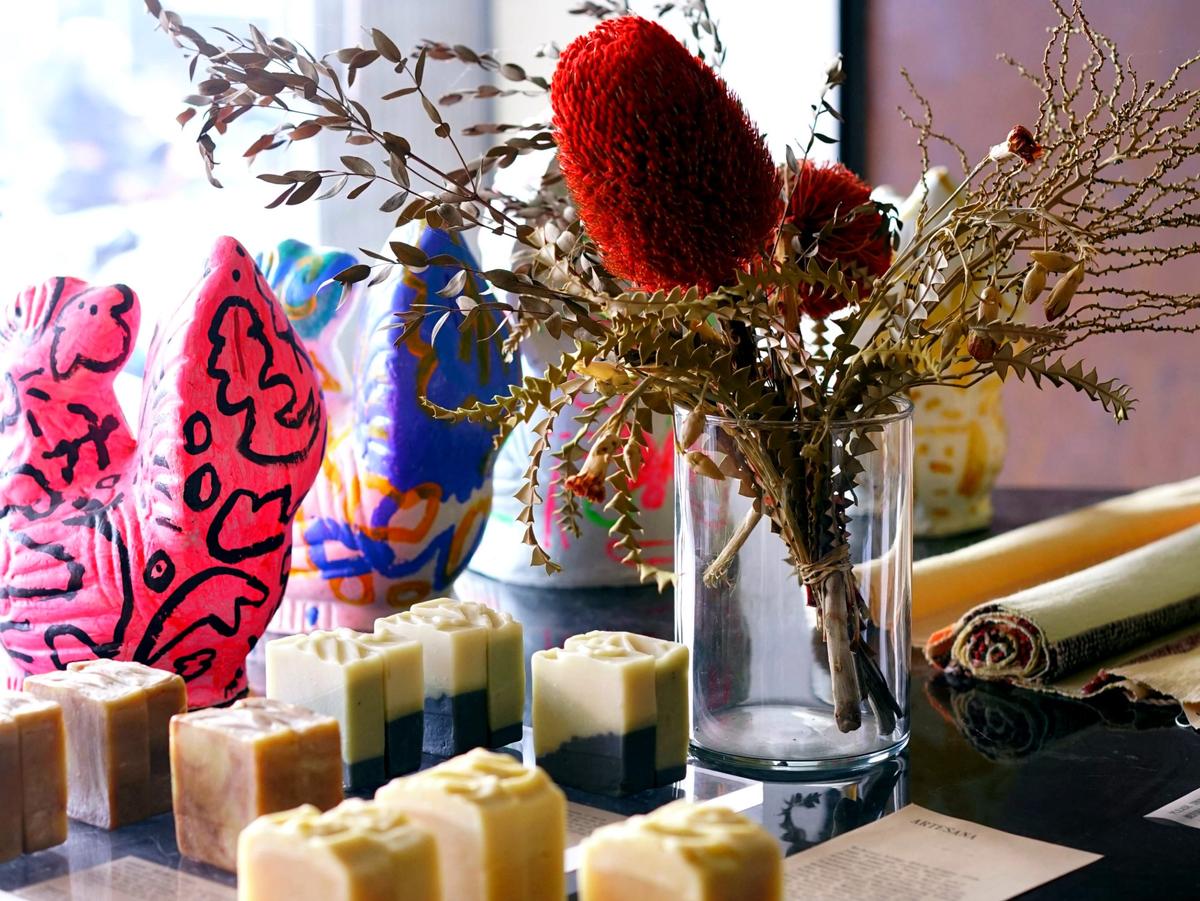 Ruko Roxy Mas, Tampilkan Kerajinan dan Tenunan Bernuansa Indonesia ...