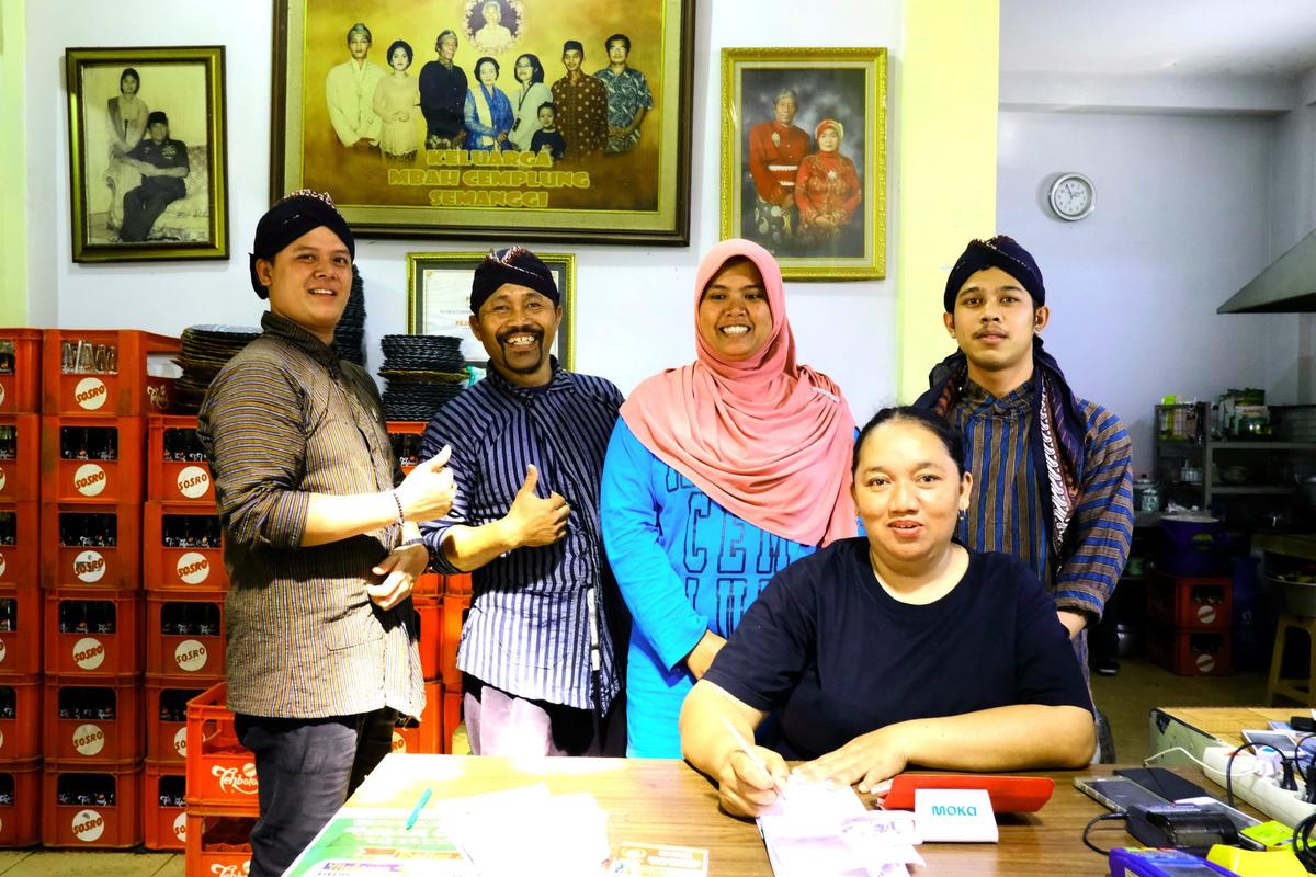 Ayam Goreng Mbah Cemplung, Kuliner Legendaris di Jogja | Moka Blog