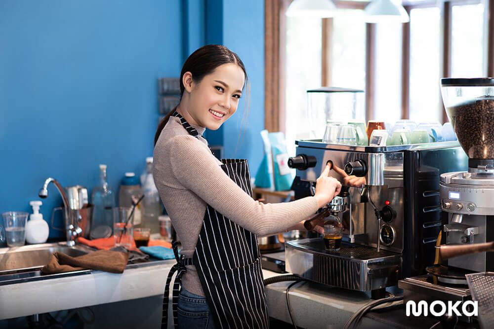 Barista adalah: Pengertian, Tugas, Tips Merekrut, dan Gaji Barista ...