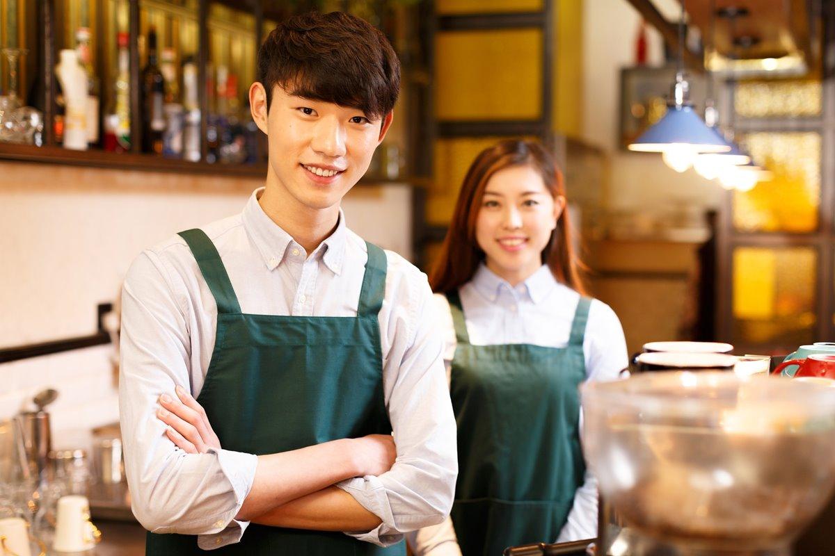 Barista adalah: Pengertian, Tugas, Tips Merekrut, dan Gaji Barista ...